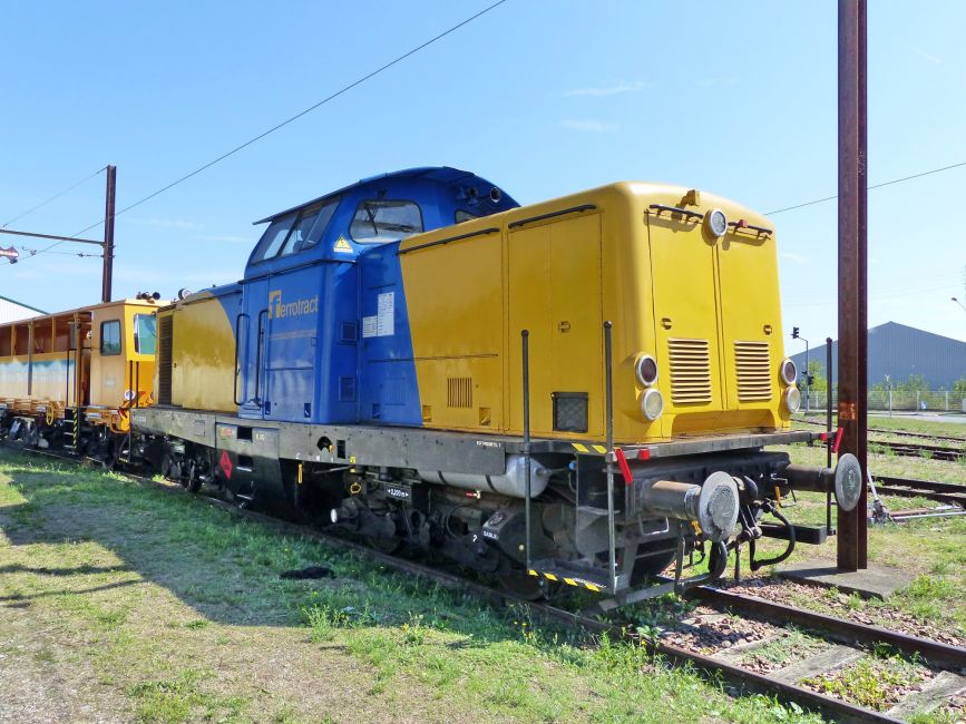 V211